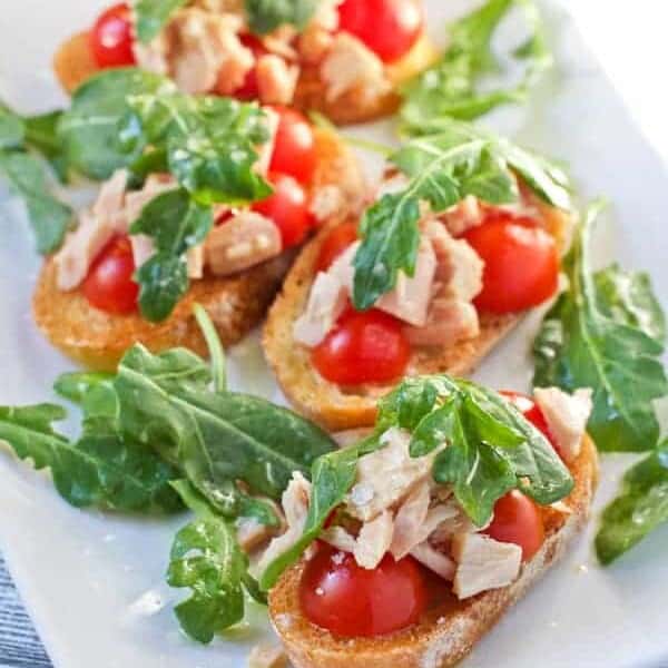 Easy Tuna Toast With Tomatoes and Arugula - Vindulge