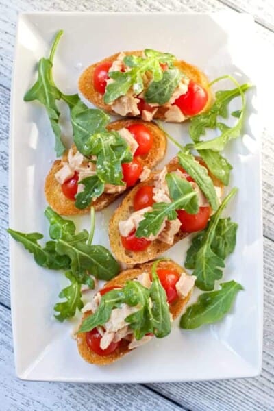 Easy Tuna Toast With Tomatoes and Arugula - Vindulge