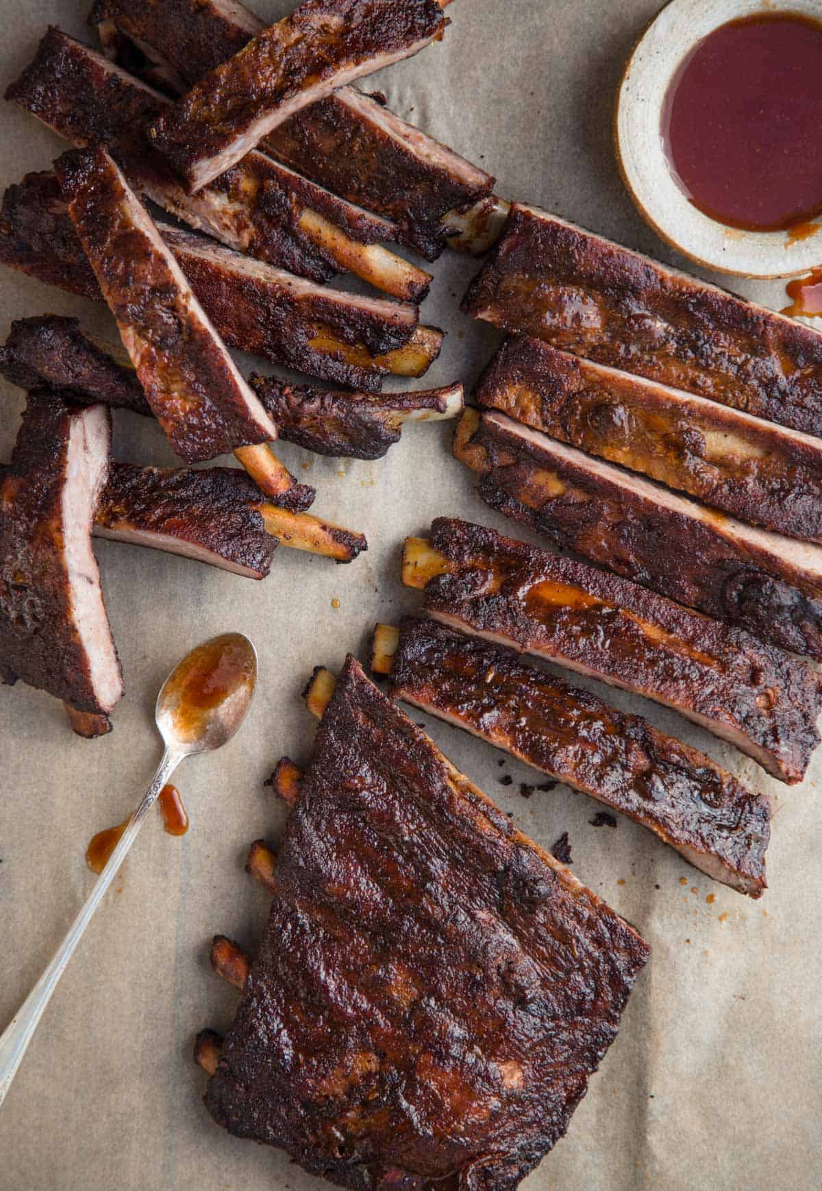 Smoked Spare Ribs With Spicy Vinegar Mop - Vindulge