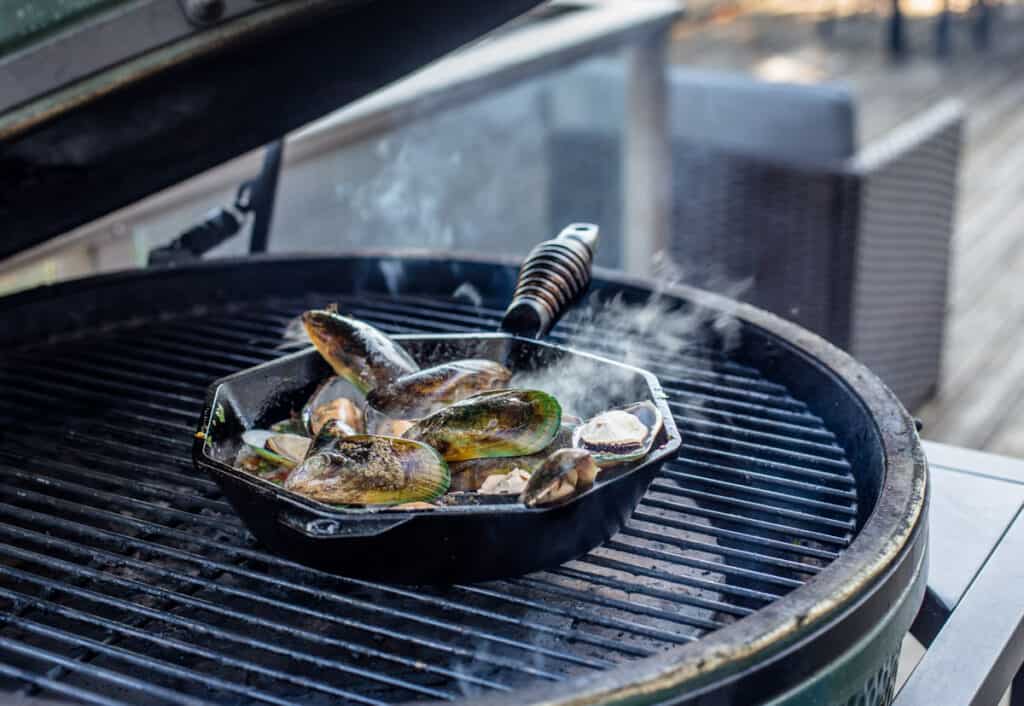Grilled Mussels with White Wine - Vindulge