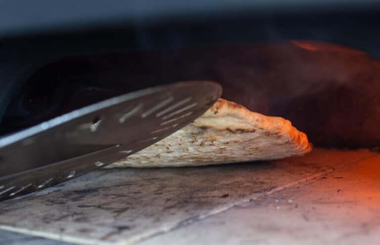 How To Use An Outdoor Pizza Oven - Vindulge