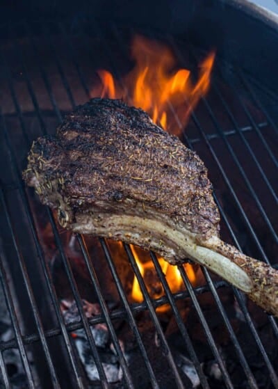 Perfectly Grilled Tomahawk Steak Recipe - Vindulge