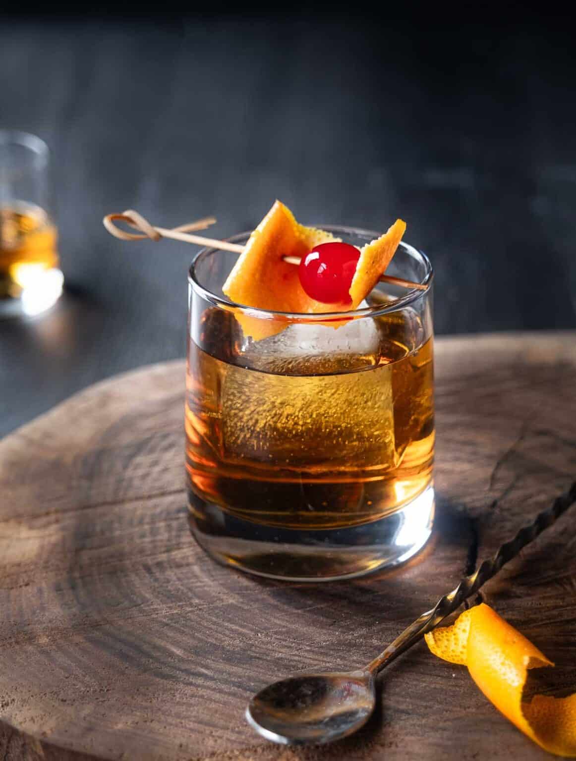 Smoked Old Fashioned Cocktail Recipe - Vindulge