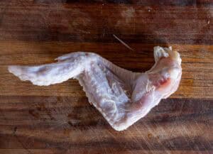How to Cut Whole Chicken Wings into Flats and Drumettes - Vindulge